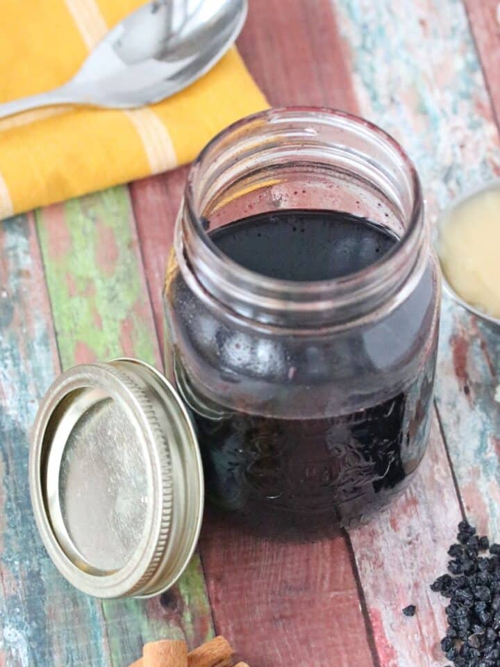 Homemade Honey Onion Syrup For Coughs - Fit as a Mama Bear