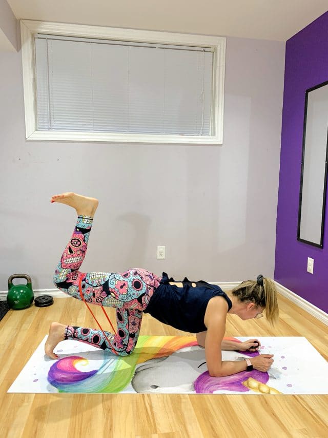 15 Of The BEST Glute Activation Exercises You Can Do At Home