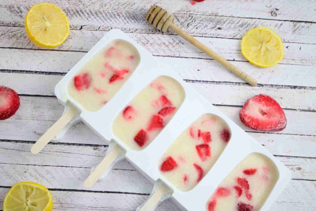 Strawberry Lemonade Protein Popsicles (no dairy!) - Fit as a Mama Bear