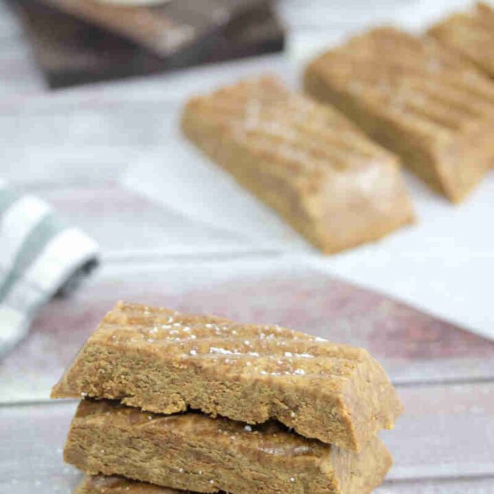 5-Minute Gingerbread Protein Bars (Gluten-Free)