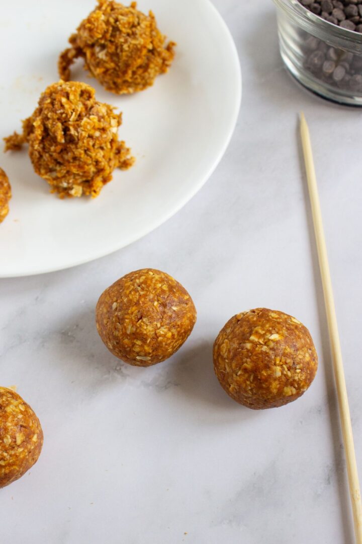 Pumpkin Spice Protein Balls [No Bake] - Fit as a Mama Bear