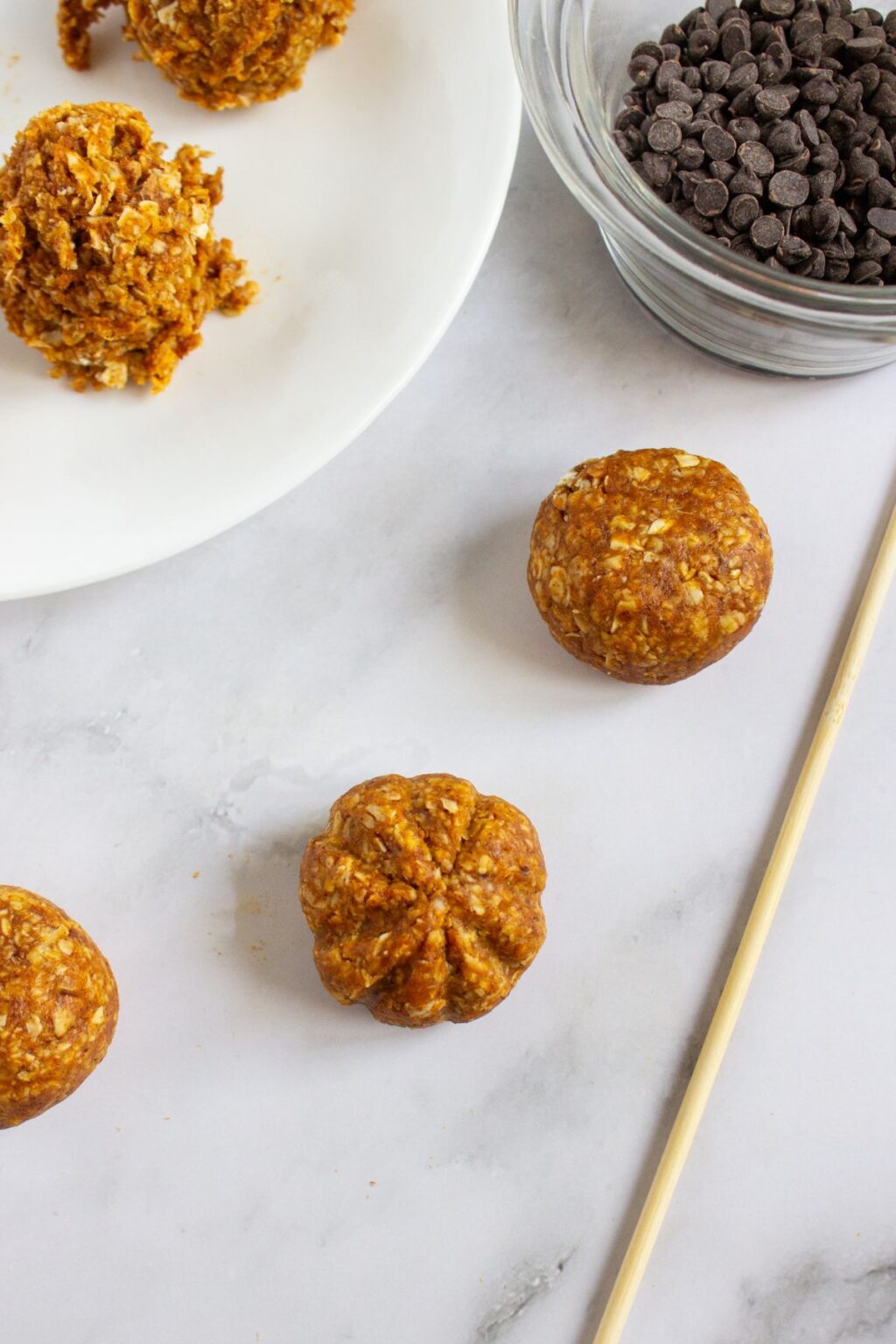 Pumpkin Spice Protein Balls [No Bake] - Fit as a Mama Bear