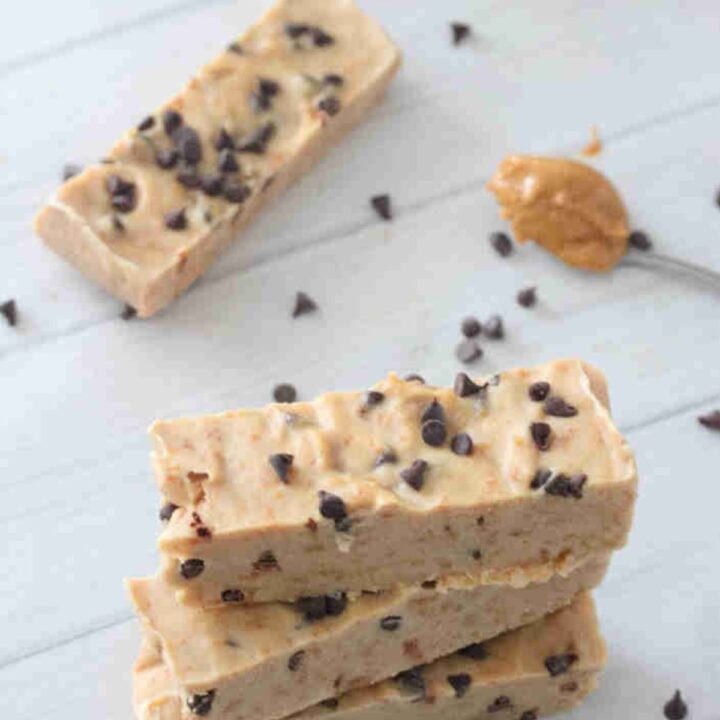 Frozen Yogurt Protein Bars [5 ingredients] - Fit as a Mama Bear